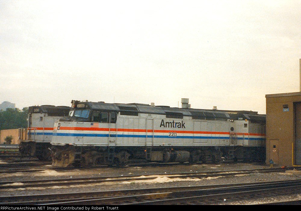 AMTK 220 with 200 and 330 in the Chicago Engine facilty